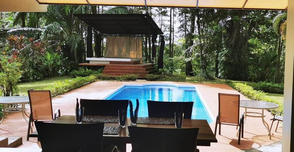 The Beehive Restaurant, Mediterranean Cuisine Is The Chef's Specialty: